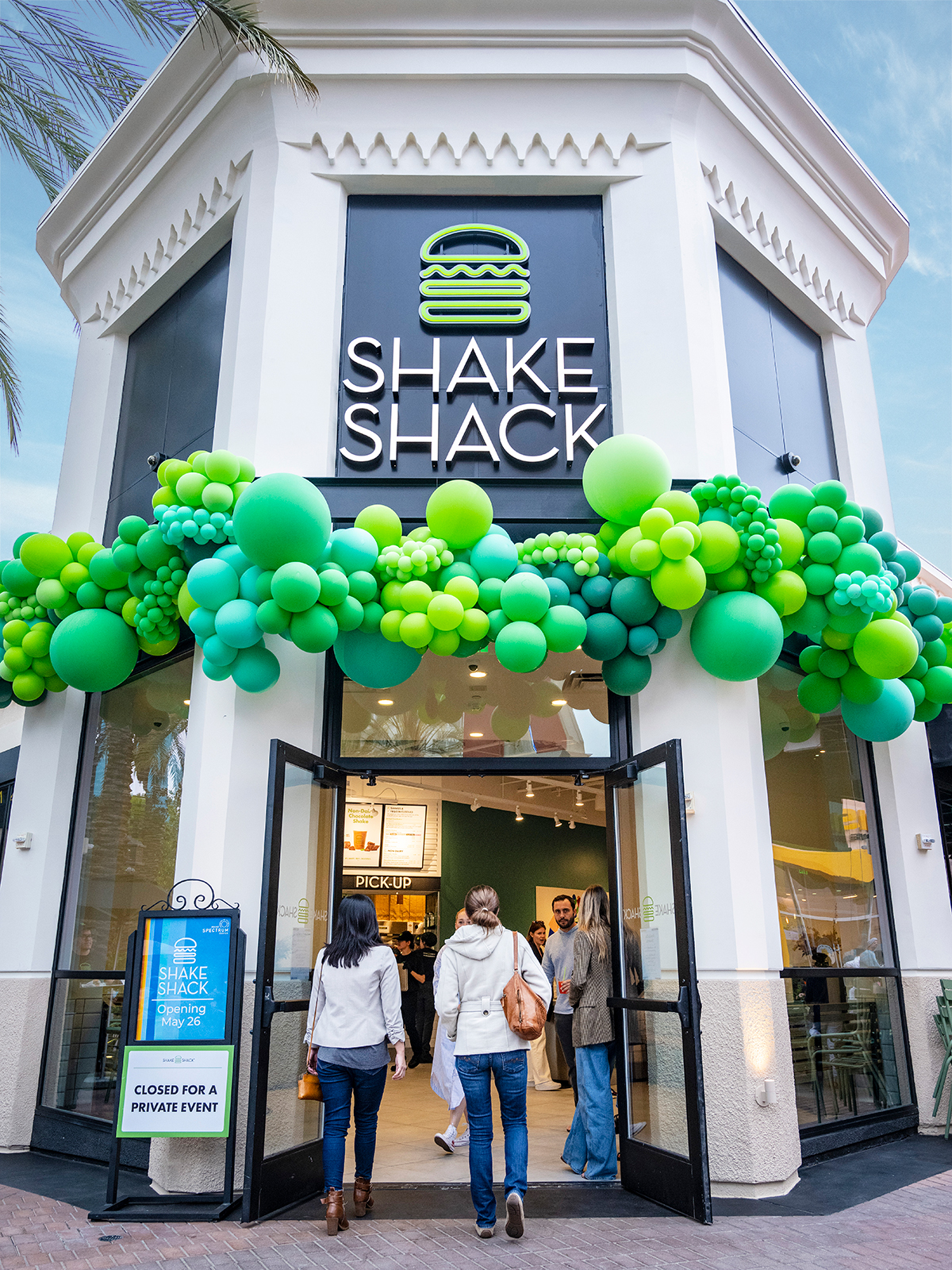 Shake Shack shakes up the burger scene